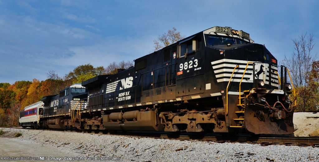 NS 9823 has permission to go south at Mogadore.